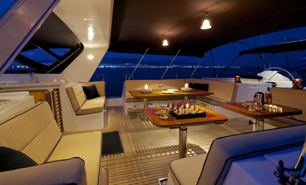 Sailing-yacht-AMADEUS-Cockpit-at-night | Yachtcharter-Connection