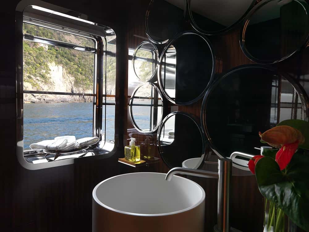 Guesttoilet-1 | Yachtcharter-Connection